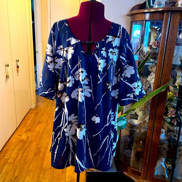 Emily Stacy | Tops | Emily Stacy Short Sleeve Top With Small Ruffled ...